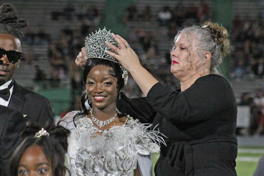 Jordan Tillman crowned Vicksburg High School's 2025 homecomi...