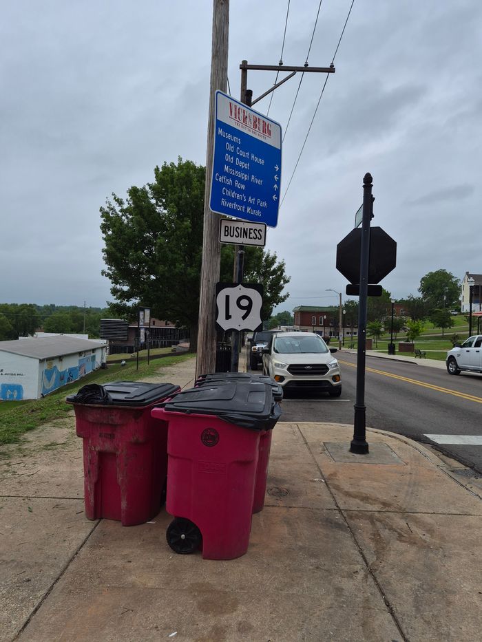 PLEASE FIX: Business 61 sign