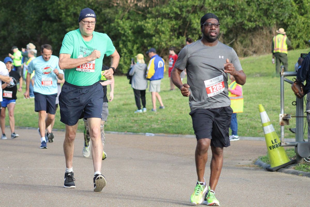 Kazery, Hall add more Run Thru History trophies to their col...