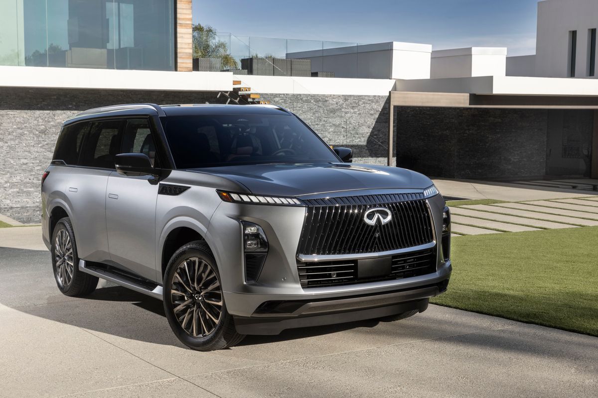 Street Lines: 2025 Infiniti QX80 Sensory 4WD