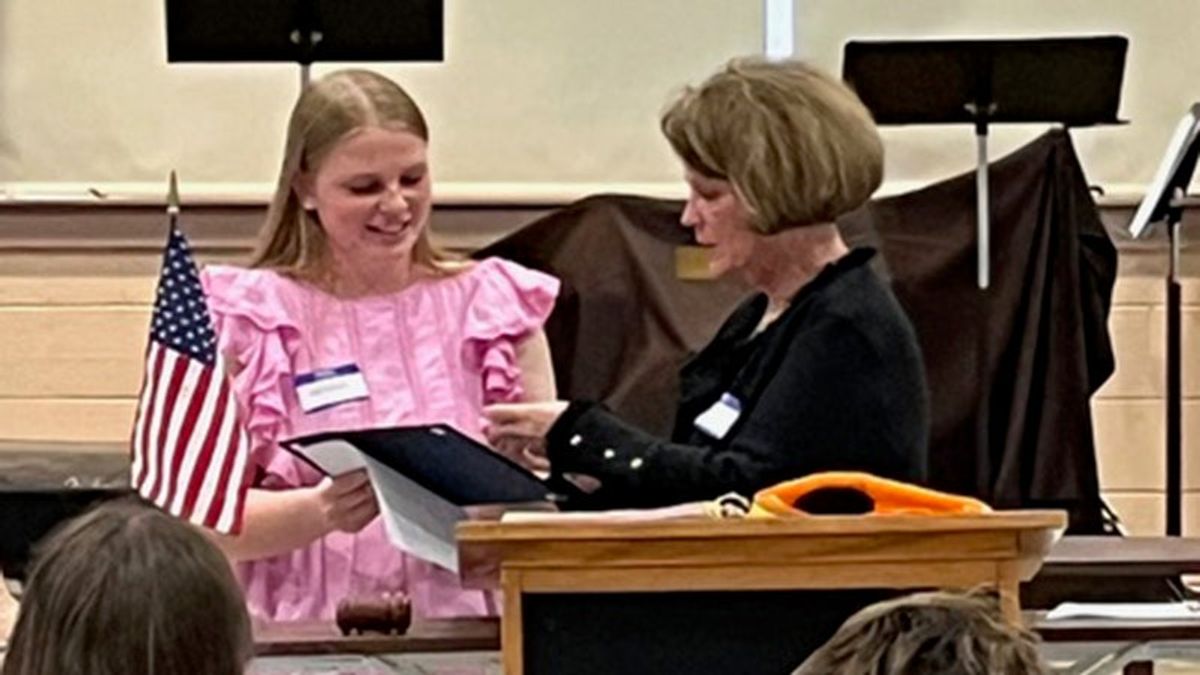 DAR awards scholarships