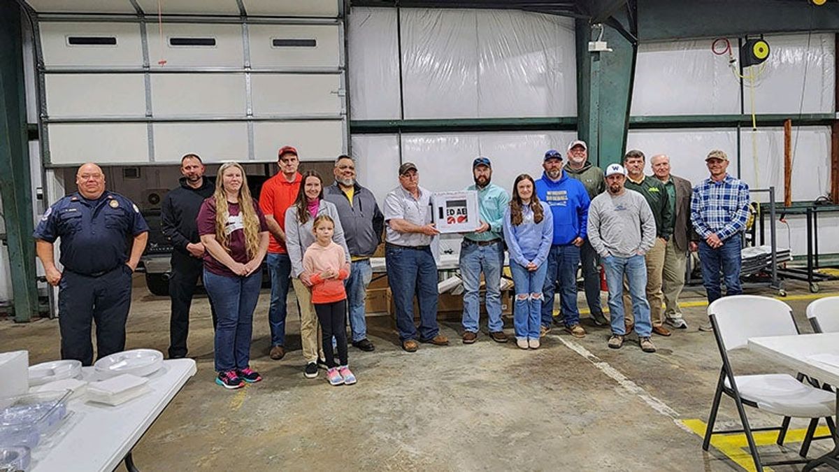 Virginia Hound Heritage donates AEDs