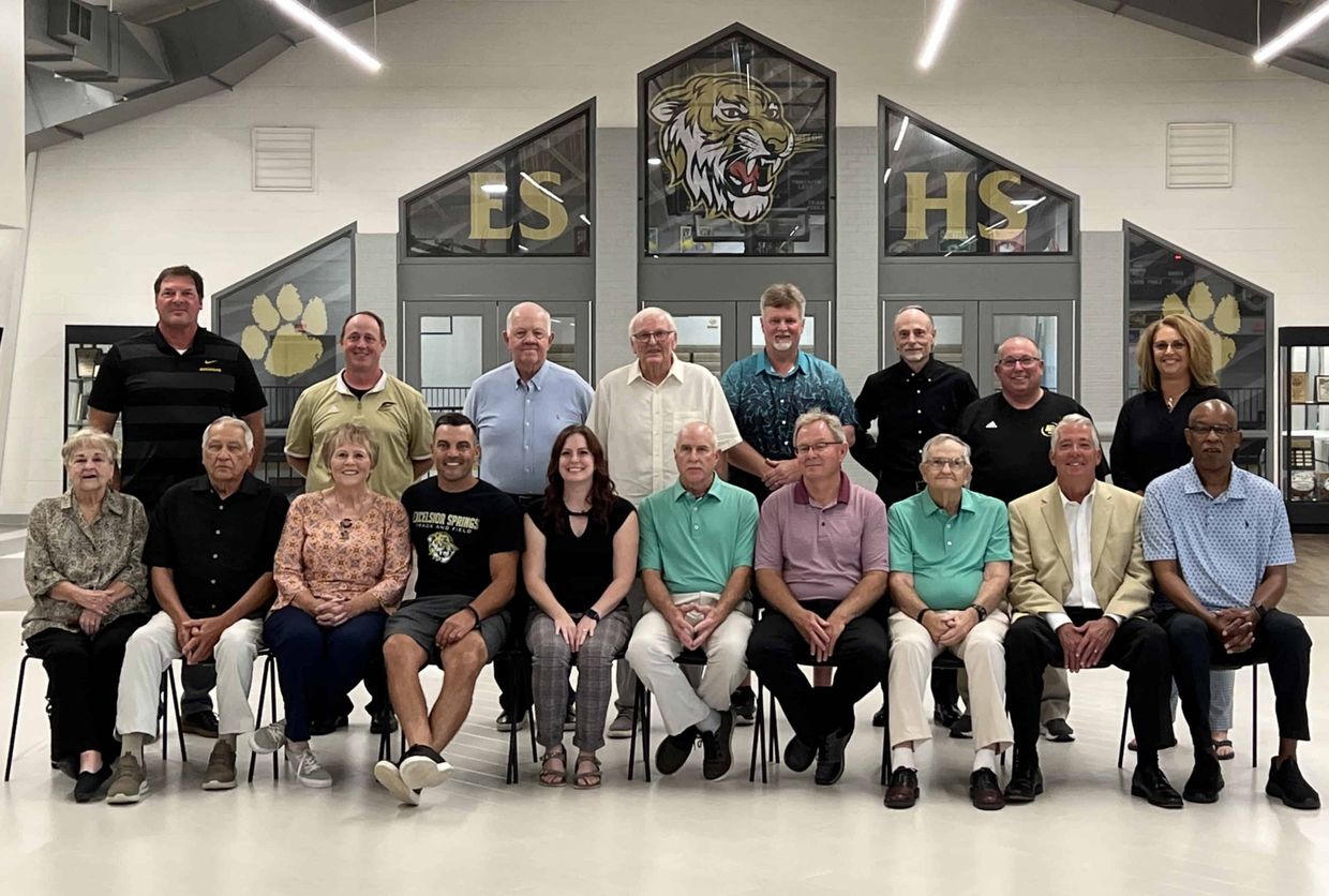 ESHS Athletic Hall of Fame Inducts Former Athletes in Ceremo...