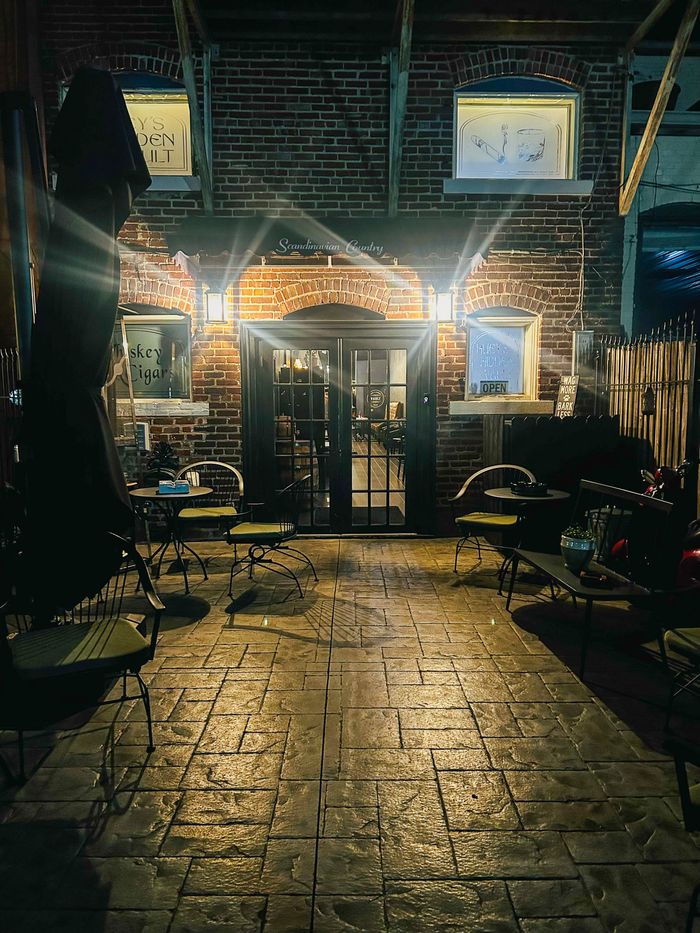 Sykes' Bytes: Inside Huey’s Hidden Vault, a Speakeasy Cigar Retreat