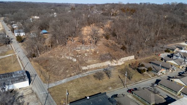 Looky-loos drawn to “Lover’s Leap” as owner reminds it’s pri...
